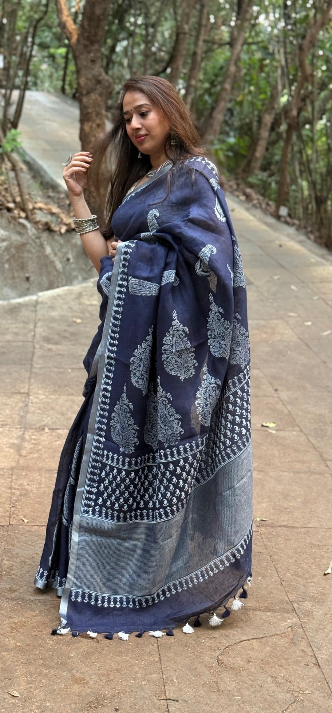 Linen Sarees — Buy Pure Handwoven Linen Saree Online | Craftlooms