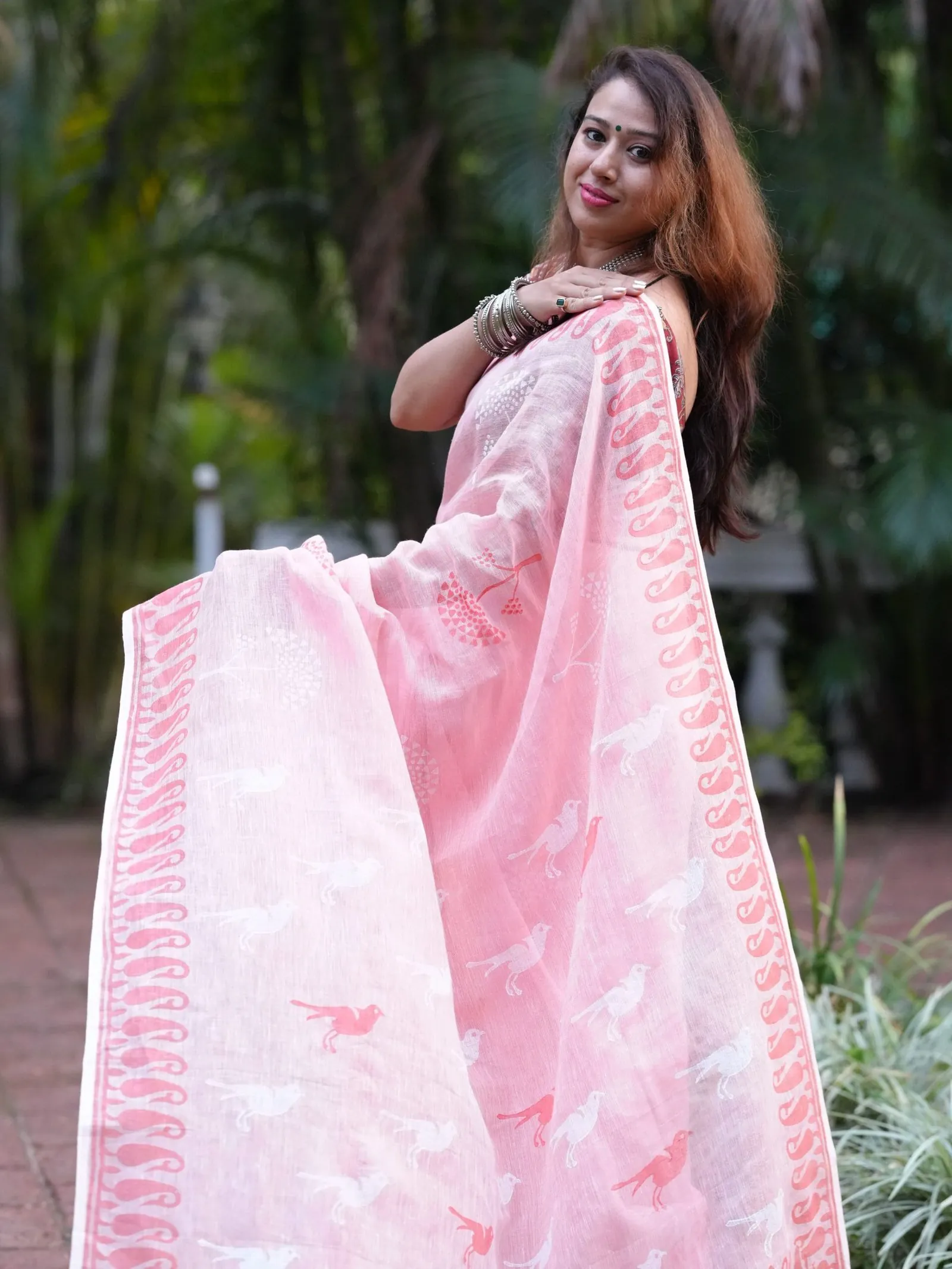 Linen Sarees — Buy Pure Handwoven Linen Saree Online | Craftlooms